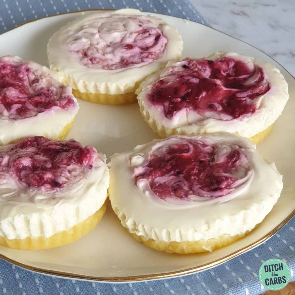 🧁Mini Keto No-Bake Cheesecake Recipe (Berry Swirl) - Thinlicious