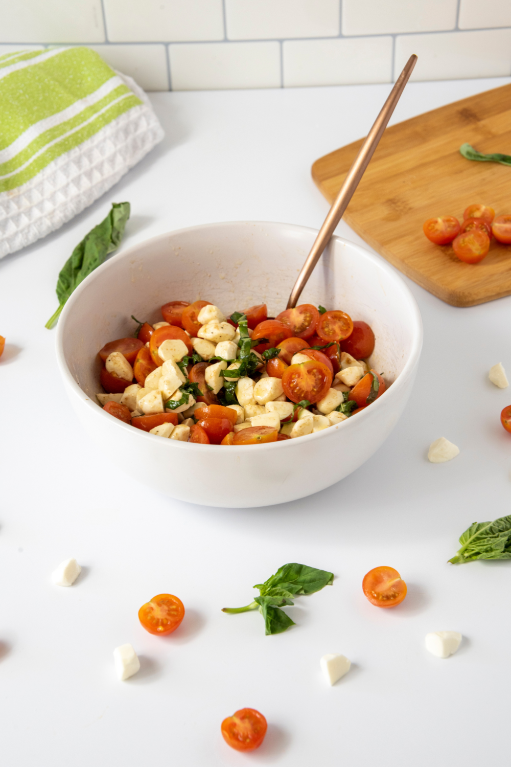 Easy Caprese Salad - Thinlicious